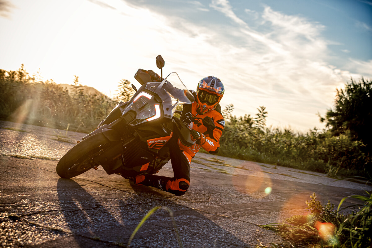 Archiwum KTM - KTM 1290 SUPER ADVENTURE S 2023 (POMARAŃCZOWY)